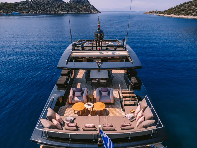 ISLANDER II yacht for charter (Baglietto, 33.45m, 2002)